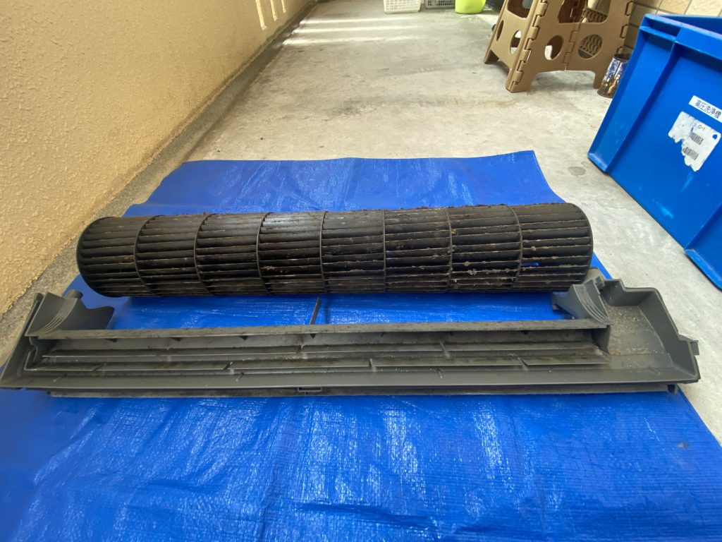 日立 RAS-AC22Zをエアコンクリーニングしました。（浦添市） - 沖縄のエアコンクリーニング業者ならクリーンライフ沖縄